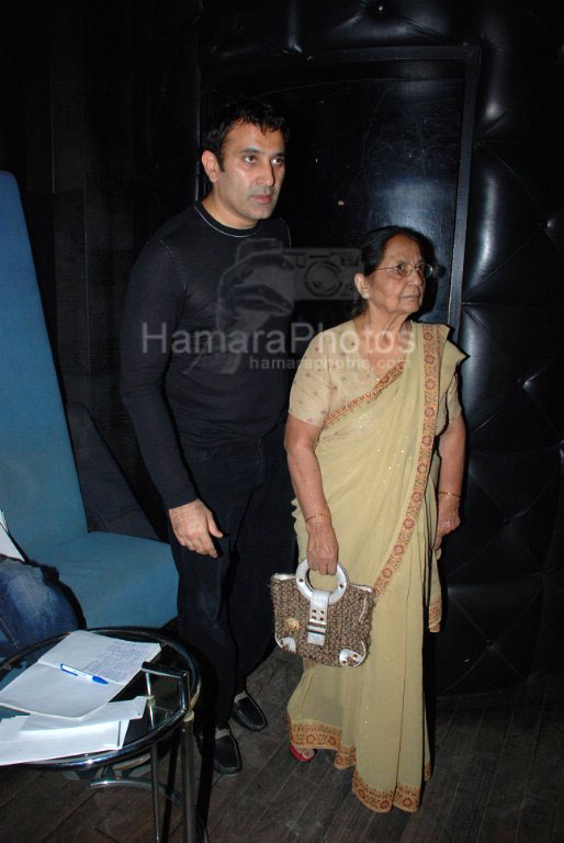 Parmeet Sethi at the launch of Duniya Ki Aisi Taisi album by Dr Manoj Kumar Gupta at Lokhandwala ...